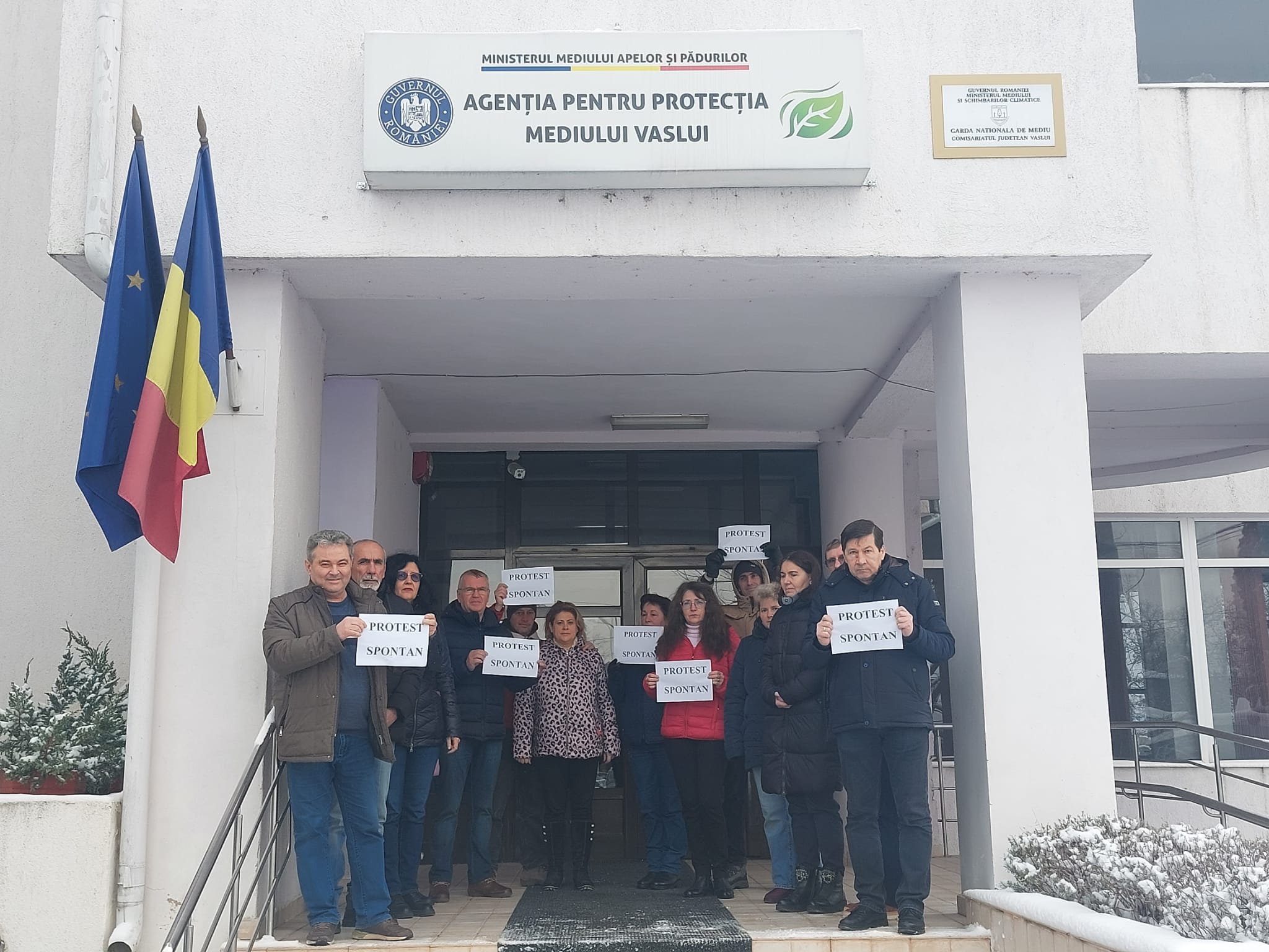 Angajații APM Vaslui, în grevă de avertisment, din cauza situației ...